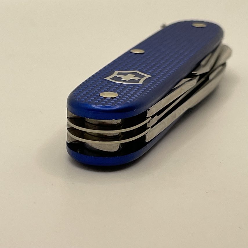 Victorinox Farmer Alox Blue – Marc's swiss army knives